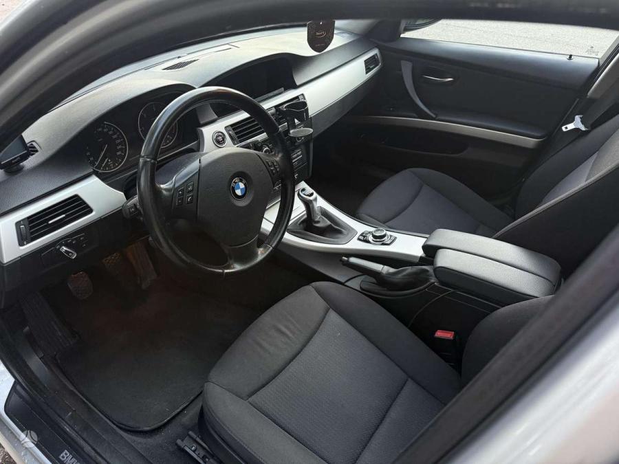 Grey BMW 320 2009 in Druskininkai, with an engine capacity of 2.00 L and mileage of 367 thousand km for 3499 €, photo 11 on AUTOMOTO.COM.LV