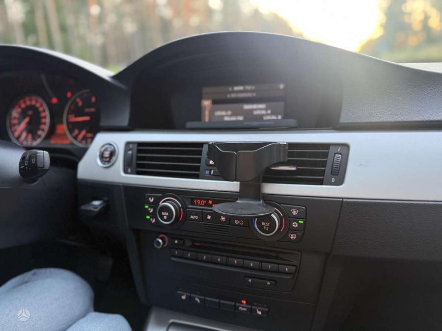 Grey BMW 320 2009 in Druskininkai, with an engine capacity of 2.00 L and mileage of 367 thousand km for 3499 €, photo 12 on AUTOMOTO.COM.LV