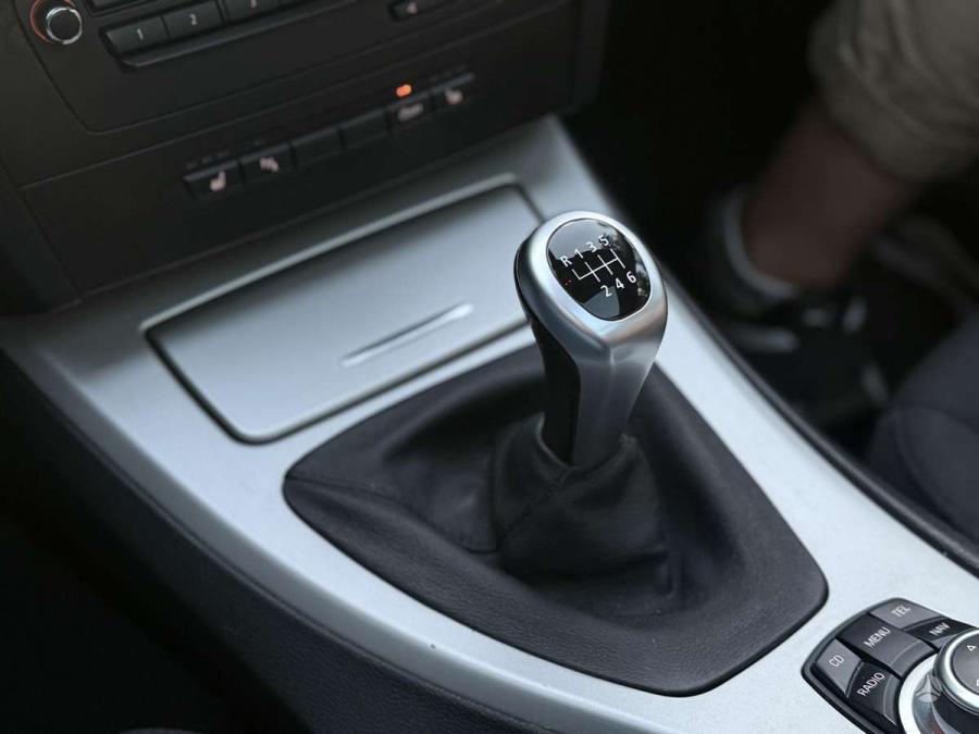 Grey BMW 320 2009 in Druskininkai, with an engine capacity of 2.00 L and mileage of 367 thousand km for 3499 €, photo 16 on AUTOMOTO.COM.LV