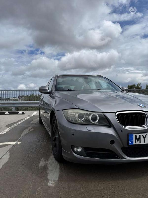 Grey BMW 320 2009 in Vilnius, with an engine capacity of 2.00 L and mileage of 408 thousand km for 3300 €, photo 1 on AUTOMOTO.COM.LV