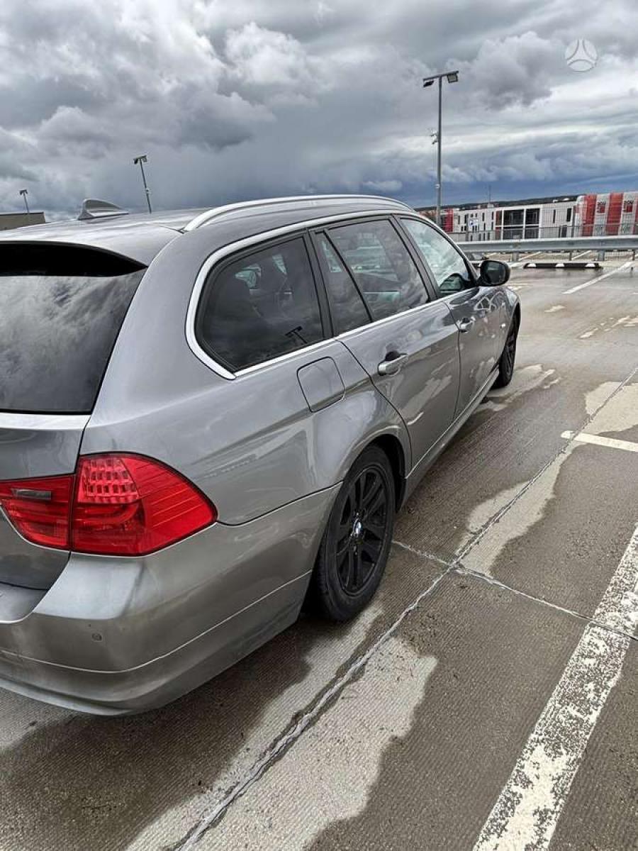 Grey BMW 320 2009 in Vilnius, with an engine capacity of 2.00 L and mileage of 408 thousand km for 3300 €, photo 9 on AUTOMOTO.COM.LV