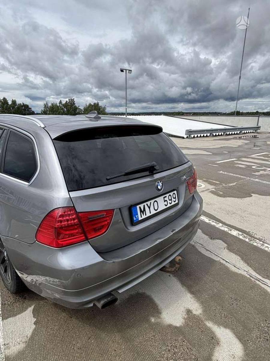 Grey BMW 320 2009 in Vilnius, with an engine capacity of 2.00 L and mileage of 408 thousand km for 3300 €, photo 10 on AUTOMOTO.COM.LV