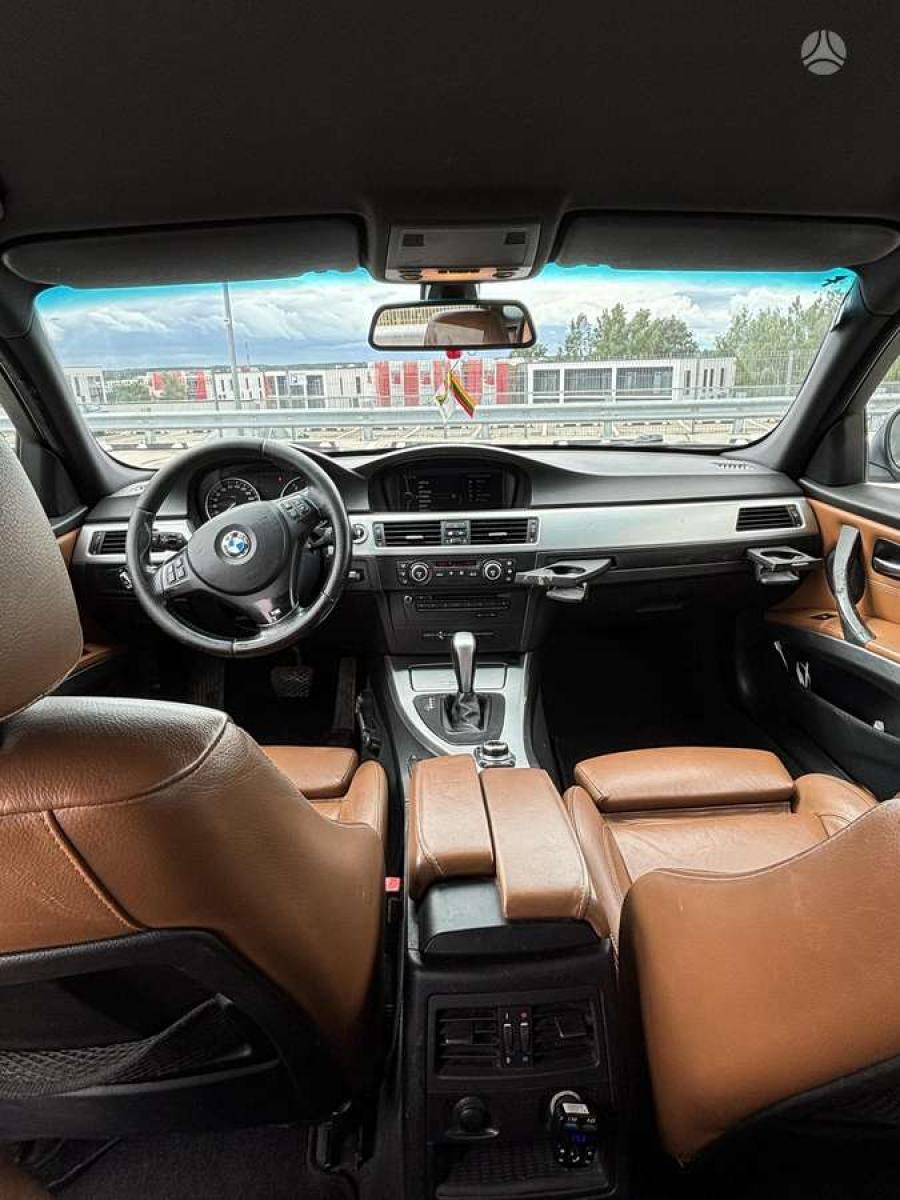 Grey BMW 320 2009 in Vilnius, with an engine capacity of 2.00 L and mileage of 408 thousand km for 3300 €, photo 18 on AUTOMOTO.COM.LV