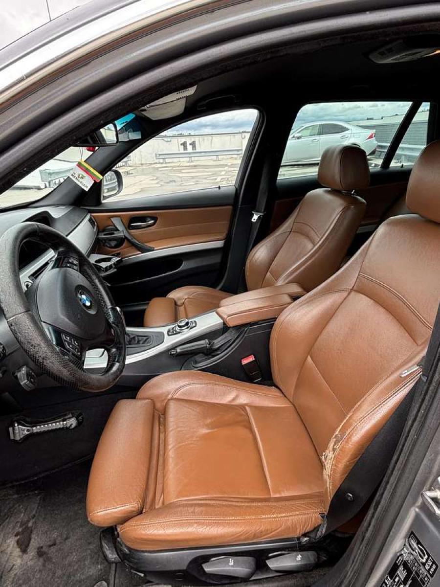 Grey BMW 320 2009 in Vilnius, with an engine capacity of 2.00 L and mileage of 408 thousand km for 3300 €, photo 19 on AUTOMOTO.COM.LV