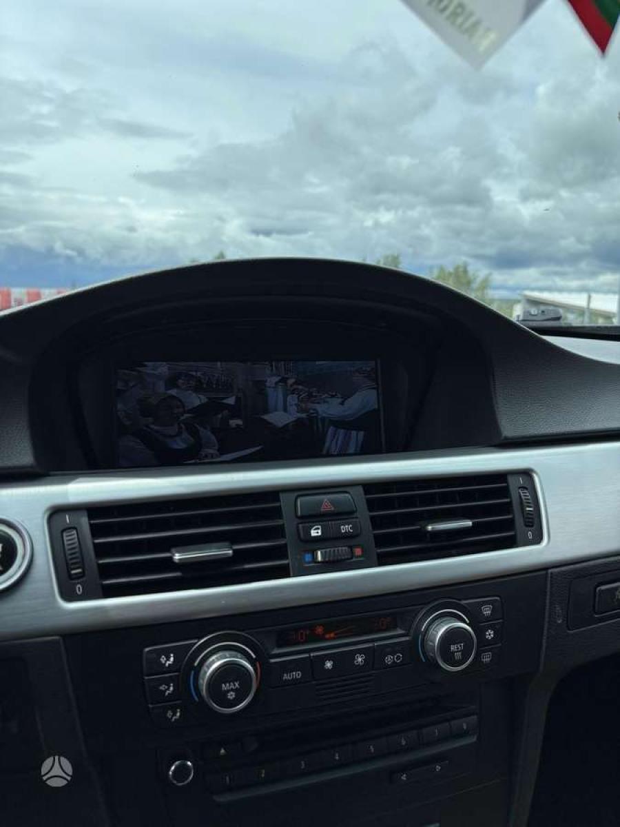 Grey BMW 320 2009 in Vilnius, with an engine capacity of 2.00 L and mileage of 408 thousand km for 3300 €, photo 27 on AUTOMOTO.COM.LV