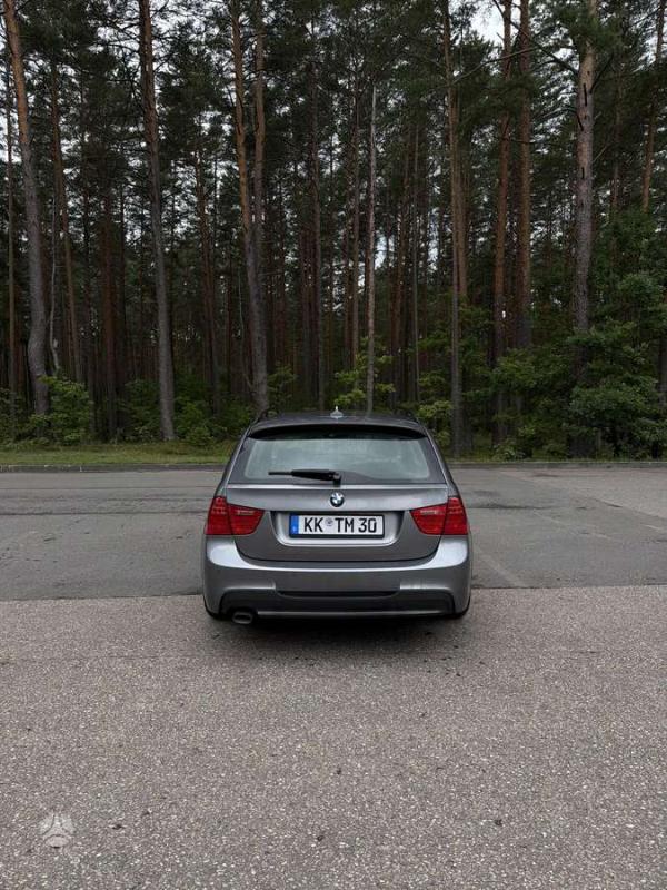 Pelēks BMW 320 2009 Druskininkai, ar dzinēja tilpumu 2.00 L un nobraukumu 288 tūkst. km par 4500 €, foto 2 vietnē AUTOMOTO.COM.LV