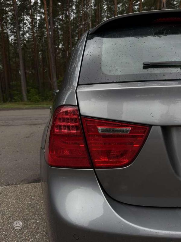 Pelēks BMW 320 2009 Druskininkai, ar dzinēja tilpumu 2.00 L un nobraukumu 288 tūkst. km par 4500 €, foto 3 vietnē AUTOMOTO.COM.LV