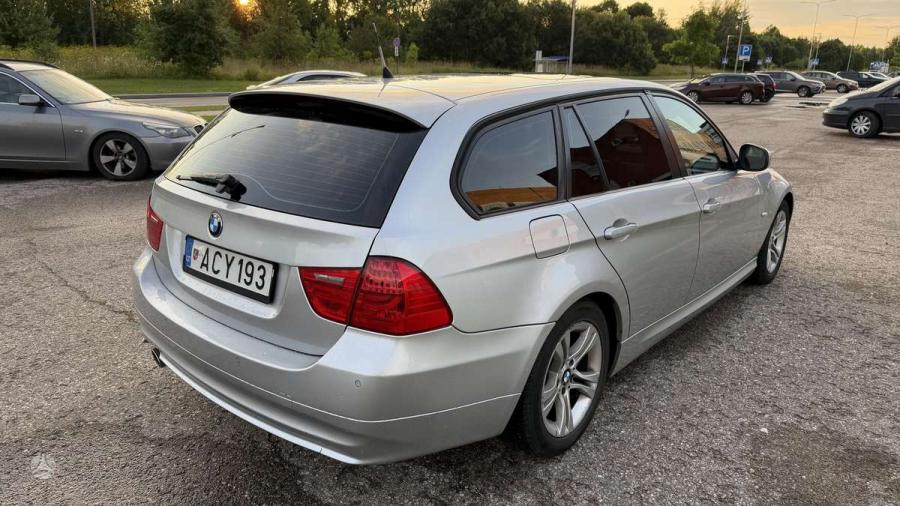 Grey BMW 320 2009 in Vilnius, with an engine capacity of 2.00 L and mileage of 296 thousand km for 3750 €, photo 4 on AUTOMOTO.COM.LV