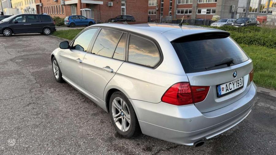 Grey BMW 320 2009 in Vilnius, with an engine capacity of 2.00 L and mileage of 296 thousand km for 3750 €, photo 9 on AUTOMOTO.COM.LV