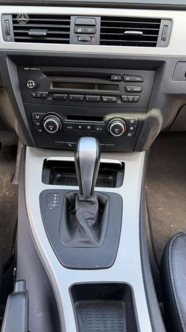 Grey BMW 320 2009 in Vilnius, with an engine capacity of 2.00 L and mileage of 296 thousand km for 3750 €, photo 9 on AUTOMOTO.COM.LV