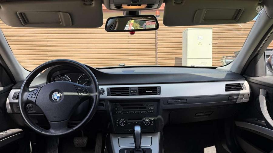 Grey BMW 320 2009 in Vilnius, with an engine capacity of 2.00 L and mileage of 296 thousand km for 3750 €, photo 12 on AUTOMOTO.COM.LV