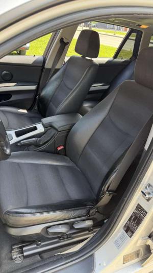 Grey BMW 320 2009 in Vilnius, with an engine capacity of 2.00 L and mileage of 296 thousand km for 3750 €, photo 13 on AUTOMOTO.COM.LV