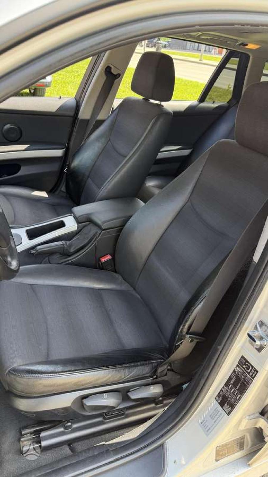 Grey BMW 320 2009 in Vilnius, with an engine capacity of 2.00 L and mileage of 296 thousand km for 3750 €, photo 13 on AUTOMOTO.COM.LV