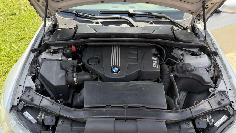 Grey BMW 320 2009 in Vilnius, with an engine capacity of 2.00 L and mileage of 296 thousand km for 3750 €, photo 14 on AUTOMOTO.COM.LV