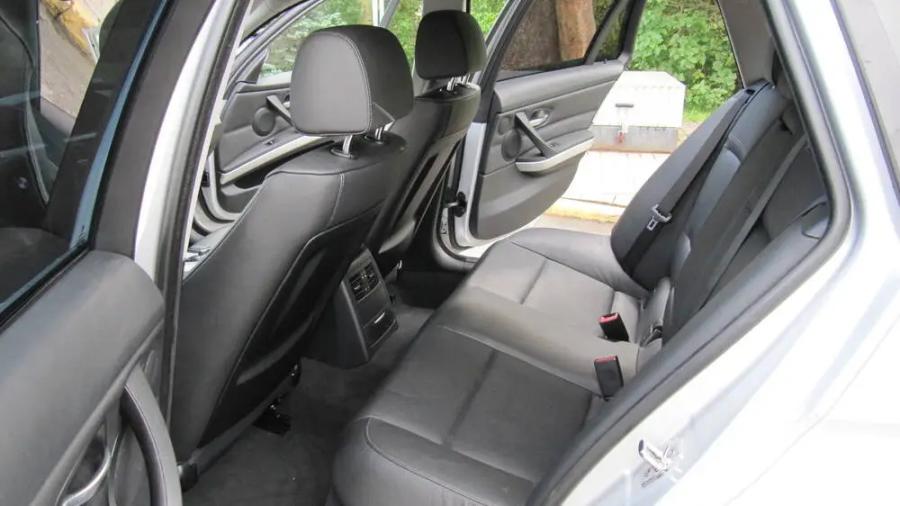 Pelēks BMW 320 2009 Rīga, ar dzinēja tilpumu 2.00 L un nobraukumu 300 tūkst. km par 5650 €, foto 5 vietnē AUTOMOTO.COM.LV