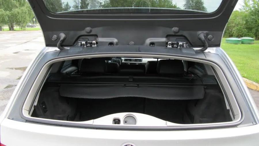 Pelēks BMW 320 2009 Rīga, ar dzinēja tilpumu 2.00 L un nobraukumu 300 tūkst. km par 5650 €, foto 6 vietnē AUTOMOTO.COM.LV