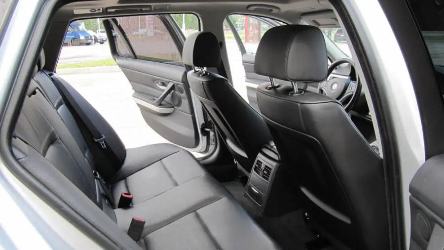 Pelēks BMW 320 2009 Rīga, ar dzinēja tilpumu 2.00 L un nobraukumu 300 tūkst. km par 5650 €, foto 10 vietnē AUTOMOTO.COM.LV