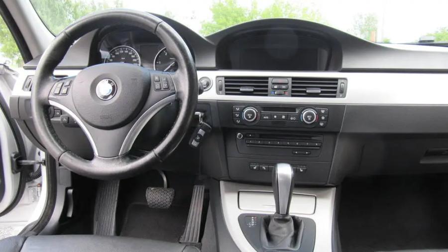 Pelēks BMW 320 2009 Rīga, ar dzinēja tilpumu 2.00 L un nobraukumu 300 tūkst. km par 5650 €, foto 12 vietnē AUTOMOTO.COM.LV