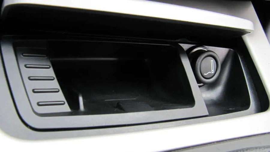 Pelēks BMW 320 2009 Rīga, ar dzinēja tilpumu 2.00 L un nobraukumu 300 tūkst. km par 5650 €, foto 15 vietnē AUTOMOTO.COM.LV
