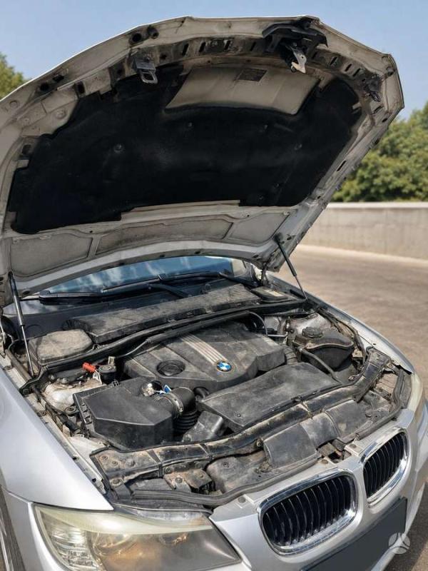 Pelēks BMW 320 2009 Gargždai, ar dzinēja tilpumu 2.00 L un nobraukumu 264 tūkst. km par 3600 €, foto 4 vietnē AUTOMOTO.COM.LV