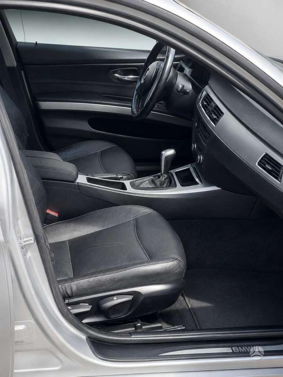 Pelēks BMW 320 2009 Gargždai, ar dzinēja tilpumu 2.00 L un nobraukumu 264 tūkst. km par 3600 €, foto 15 vietnē AUTOMOTO.COM.LV