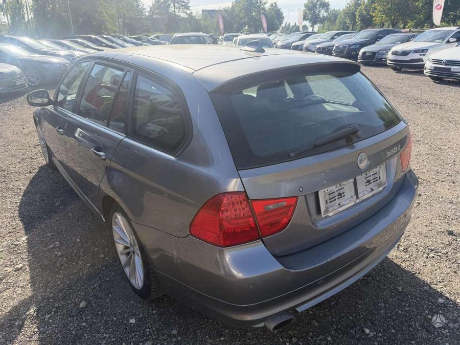 Pelēks BMW 320 2009 Kauņa, ar dzinēja tilpumu 2.00 L un nobraukumu 283 tūkst. km par 2850 €, foto 3 vietnē AUTOMOTO.COM.LV