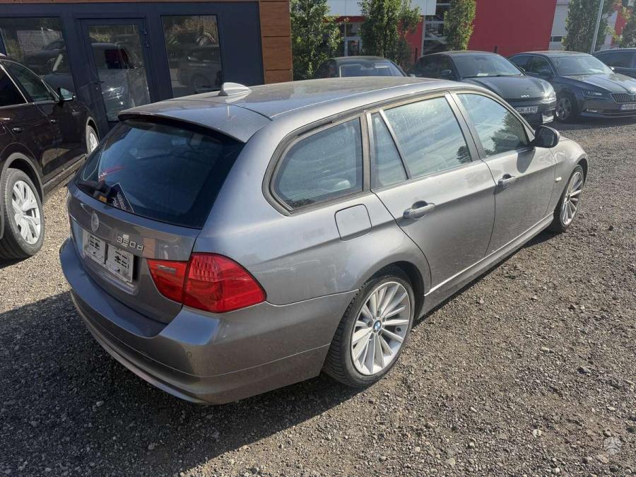 Pelēks BMW 320 2009 Kauņa, ar dzinēja tilpumu 2.00 L un nobraukumu 283 tūkst. km par 2850 €, foto 4 vietnē AUTOMOTO.COM.LV