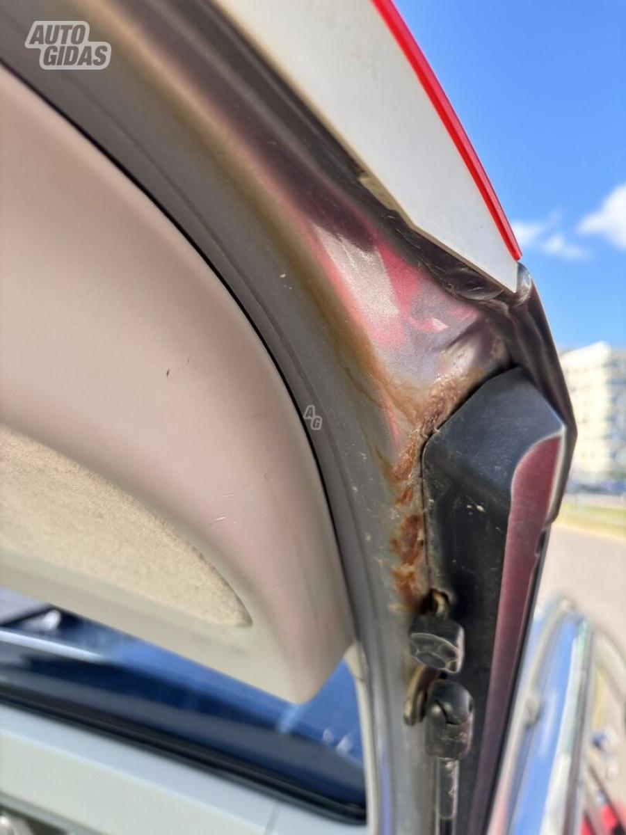 Grey BMW 320 2009 in Vilnius, with an engine capacity of 2.00 L and mileage of 336 thousand km for 3250 €, photo 12 on AUTOMOTO.COM.LV