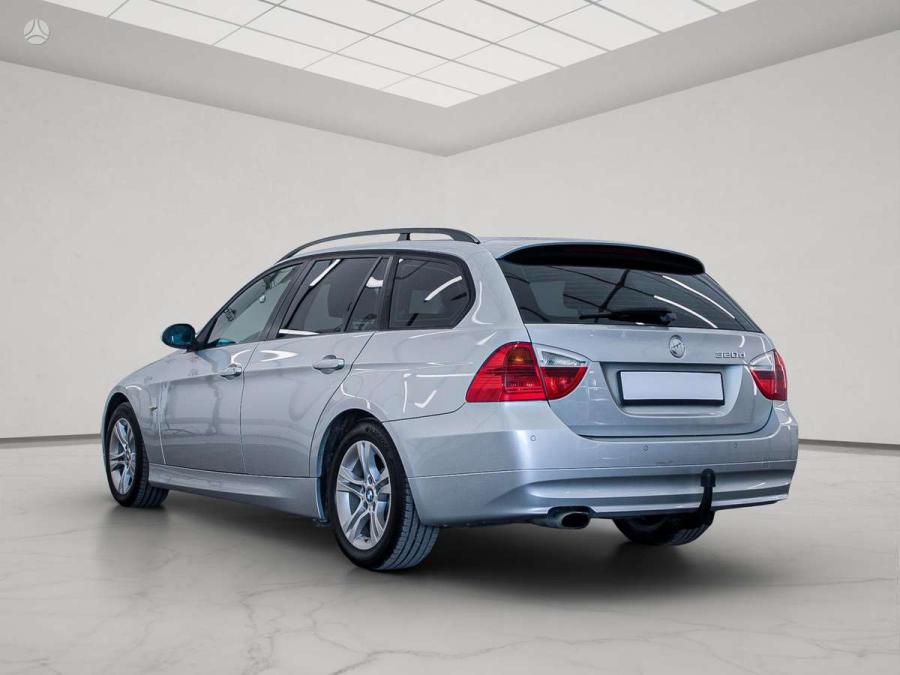 Grey BMW 320 2009 in Kaunas, with an engine capacity of 2.00 L and mileage of 221 thousand km for 4990 €, photo 5 on AUTOMOTO.COM.LV