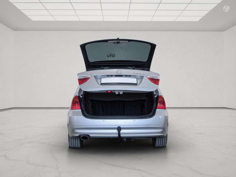 Grey BMW 320 2009 in Kaunas, with an engine capacity of 2.00 L and mileage of 221 thousand km for 4990 €, photo 6 on AUTOMOTO.COM.LV
