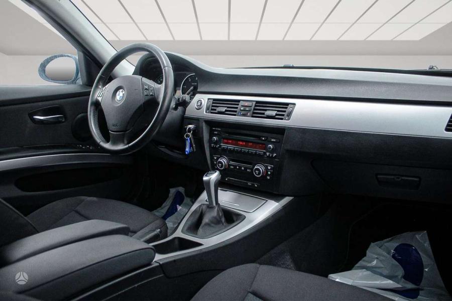 Grey BMW 320 2009 in Kaunas, with an engine capacity of 2.00 L and mileage of 221 thousand km for 4990 €, photo 15 on AUTOMOTO.COM.LV