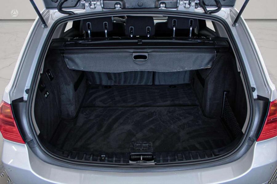 Grey BMW 320 2009 in Kaunas, with an engine capacity of 2.00 L and mileage of 221 thousand km for 4990 €, photo 17 on AUTOMOTO.COM.LV