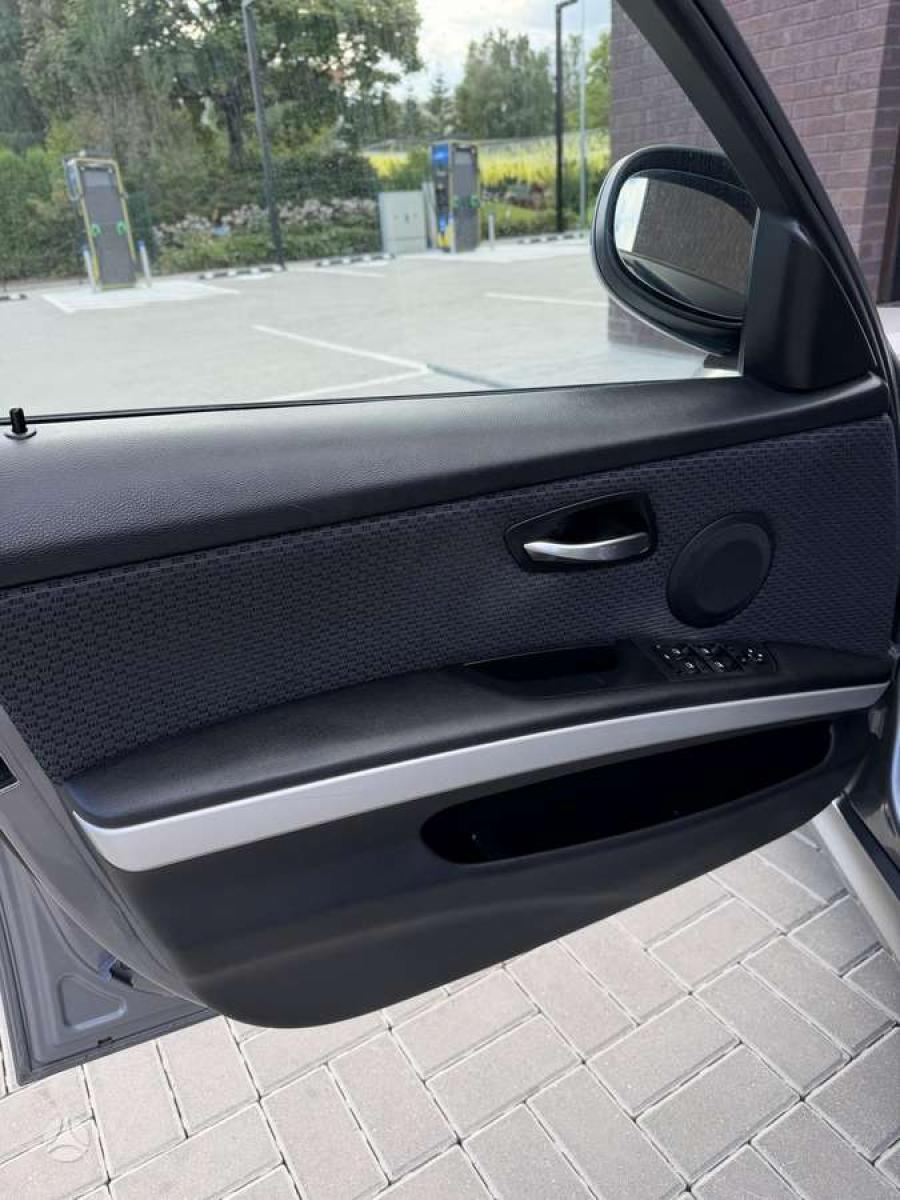 Pelēks BMW 320 2009 Kaišiadorys, ar dzinēja tilpumu 2.00 L un nobraukumu 280 tūkst. km par 4200 €, foto 20 vietnē AUTOMOTO.COM.LV