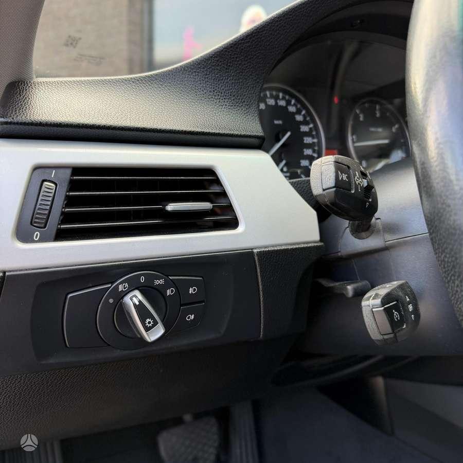 Pelēks BMW 320 2009 Kaišiadorys, ar dzinēja tilpumu 2.00 L un nobraukumu 280 tūkst. km par 4200 €, foto 30 vietnē AUTOMOTO.COM.LV
