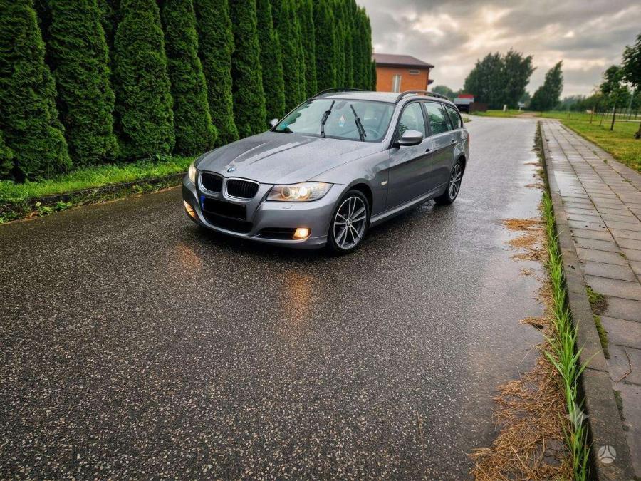 Grey BMW 320 2009 in Panevezys, with an engine capacity of 2.00 L and mileage of 260 thousand km for 3650 €, photo 1 on AUTOMOTO.COM.LV