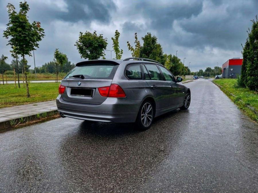 Grey BMW 320 2009 in Panevezys, with an engine capacity of 2.00 L and mileage of 260 thousand km for 3650 €, photo 5 on AUTOMOTO.COM.LV