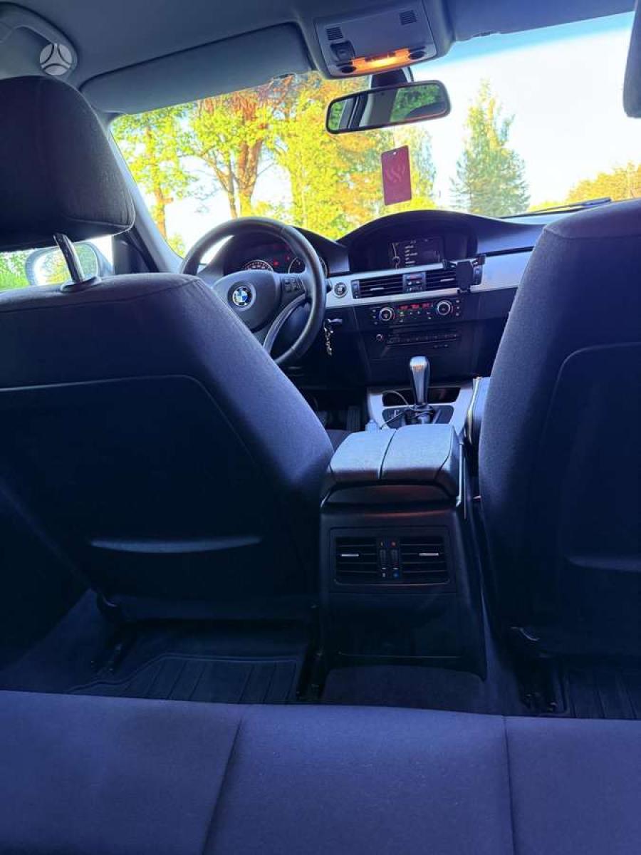 Grey BMW 320 2009 in Alytus, with an engine capacity of 2.00 L and mileage of 250 thousand km for 4400 €, photo 11 on AUTOMOTO.COM.LV