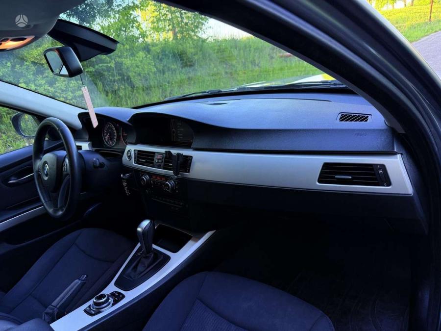 Grey BMW 320 2009 in Alytus, with an engine capacity of 2.00 L and mileage of 250 thousand km for 4400 €, photo 13 on AUTOMOTO.COM.LV