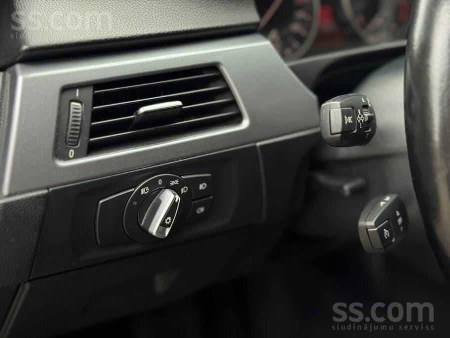 Grey BMW 320 2009 in Riga, with an engine capacity of 2.00 L and mileage of 315 thousand km for 3950 €, photo 12 on AUTOMOTO.COM.LV