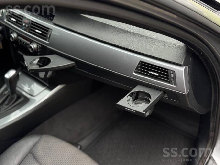 Grey BMW 320 2009 in Riga, with an engine capacity of 2.00 L and mileage of 315 thousand km for 3950 €, photo 15 on AUTOMOTO.COM.LV