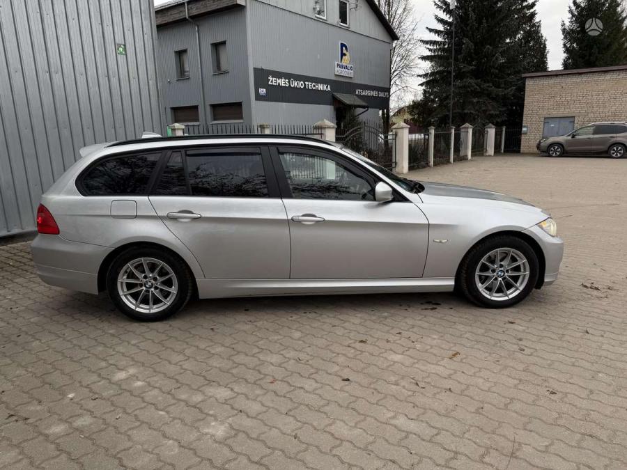 Pelēks BMW 320 2010 Panevēža, ar dzinēja tilpumu 0.00 L un nobraukumu 278 tūkst. km par 4599 €, foto 4 vietnē AUTOMOTO.COM.LV
