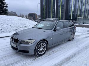 Pelēks BMW 320 2010 Viļņa, ar dzinēja tilpumu 2.00 L un nobraukumu 401 tūkst. km par 2600 €, foto  vietnē AUTOMOTO.COM.LV