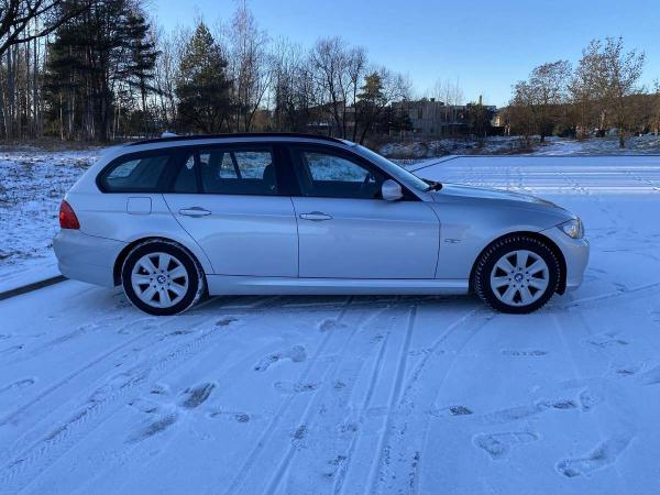 Grey BMW 320 2010 in Kaunas, with an engine capacity of 2.00 L and mileage of 273 thousand km for 3599 €, photo 3 on AUTOMOTO.COM.LV