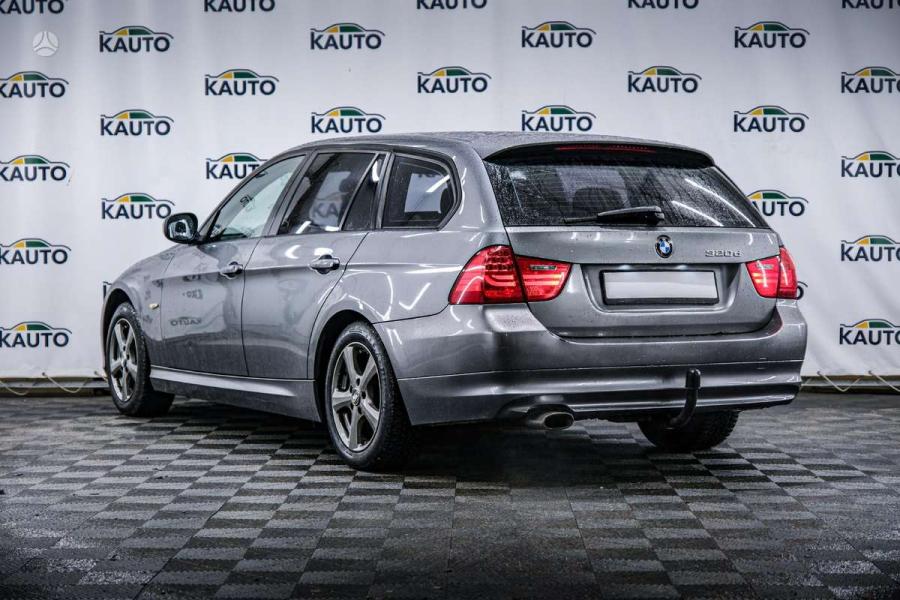 Pelēks BMW 320 2010 Kauņa, ar dzinēja tilpumu 2.00 L un nobraukumu 322 tūkst. km par 4990 €, foto 4 vietnē AUTOMOTO.COM.LV