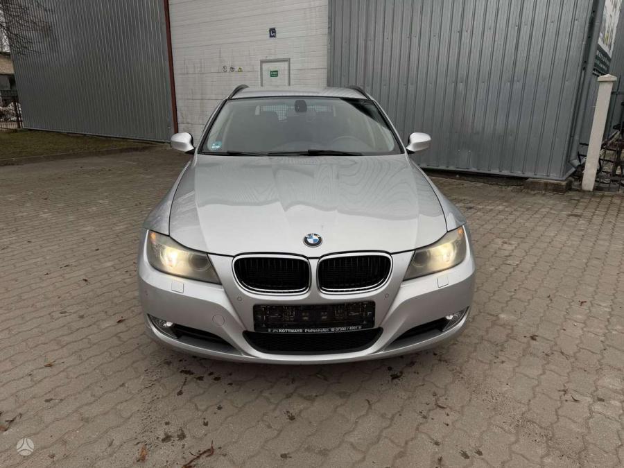 Grey BMW 320 2010 in Pasvalys, with an engine capacity of 2.00 L and mileage of 278 thousand km for 4299 €, photo 3 on AUTOMOTO.COM.LV