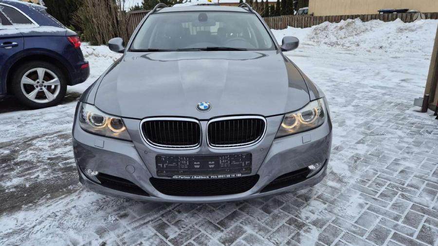Pelēks BMW 320 2010 Viļņa, ar dzinēja tilpumu 2.00 L un nobraukumu 184 tūkst. km par 3999 €, foto 2 vietnē AUTOMOTO.COM.LV