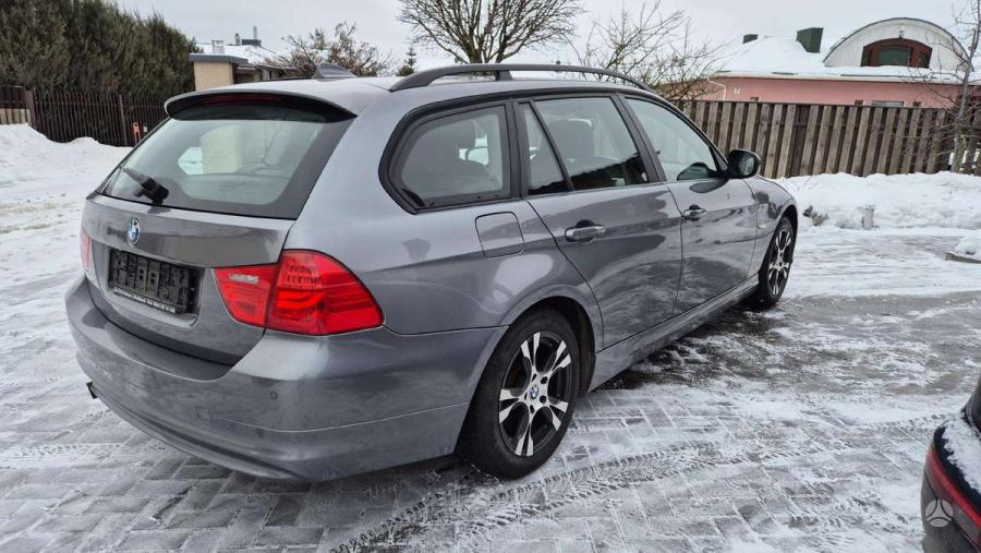 Pelēks BMW 320 2010 Viļņa, ar dzinēja tilpumu 2.00 L un nobraukumu 184 tūkst. km par 3999 €, foto 5 vietnē AUTOMOTO.COM.LV