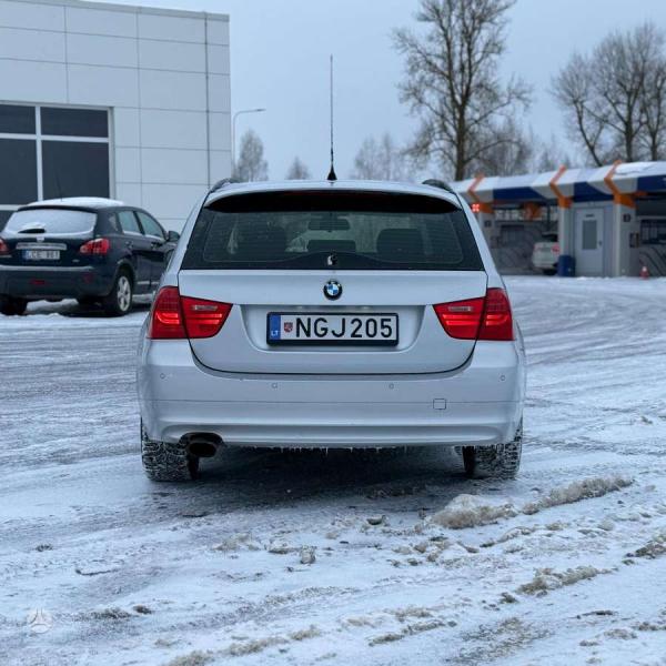 Grey BMW 320 2010 in Vilnius, with an engine capacity of 2.00 L and mileage of 296 thousand km for 3999 €, photo 6 on AUTOMOTO.COM.LV