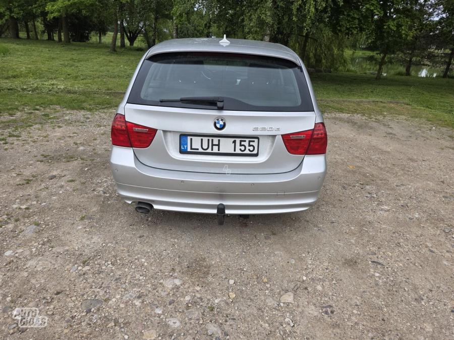 Pelēks BMW 320 2010 Panevēža, ar dzinēja tilpumu 2.00 L un nobraukumu 332 tūkst. km par 4600 €, foto 3 vietnē AUTOMOTO.COM.LV