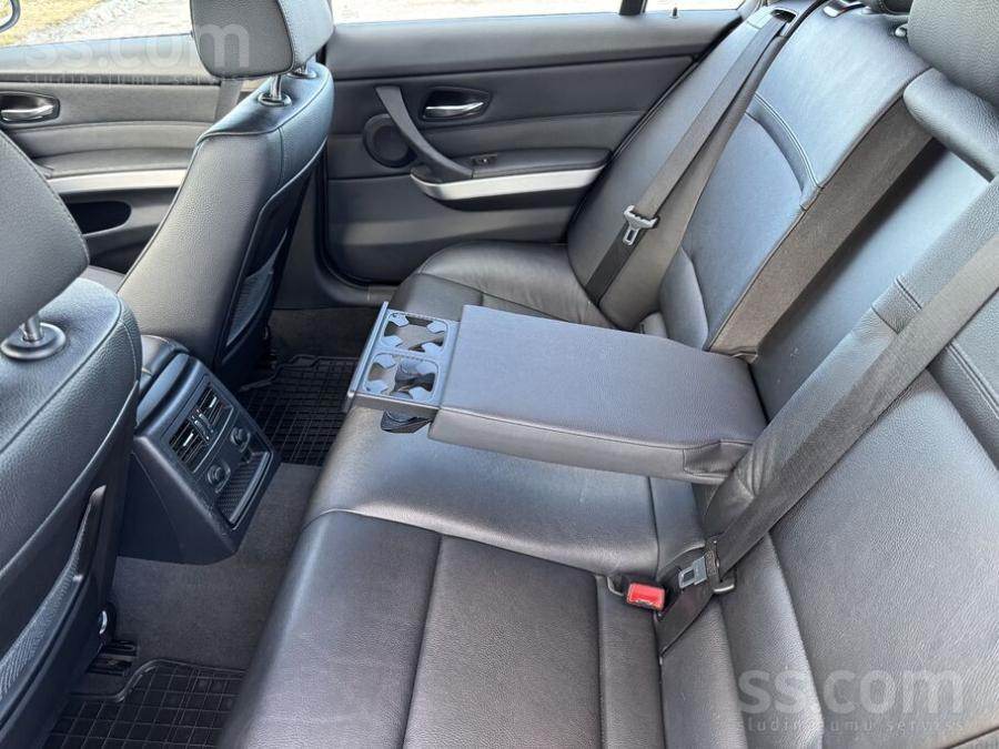 Pelēks BMW 320 2010 Cēsis, ar dzinēja tilpumu 2.00 L un nobraukumu 286 tūkst. km par 5450 €, foto 18 vietnē AUTOMOTO.COM.LV